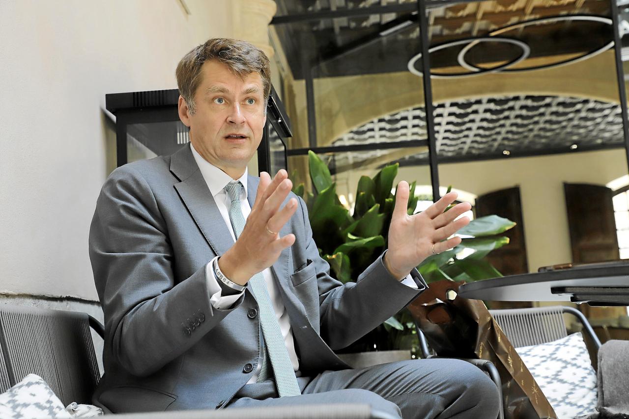 Turismo en Baleares: Entrevista a Hugh Elliott, embajador del Reino Unido