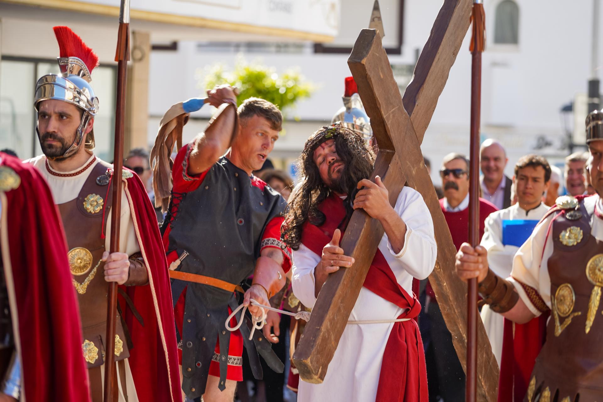 Fotogalería: La representación del Vía Crucis de Santa Eulària, en imágenes