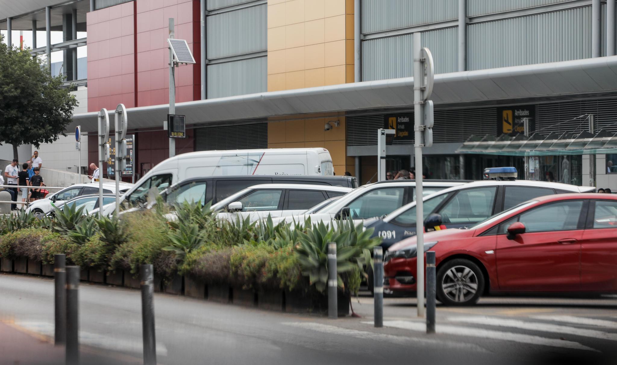 Fotogalería: Colapso circulatorio en el aeropuerto de Ibiza, en imágenes