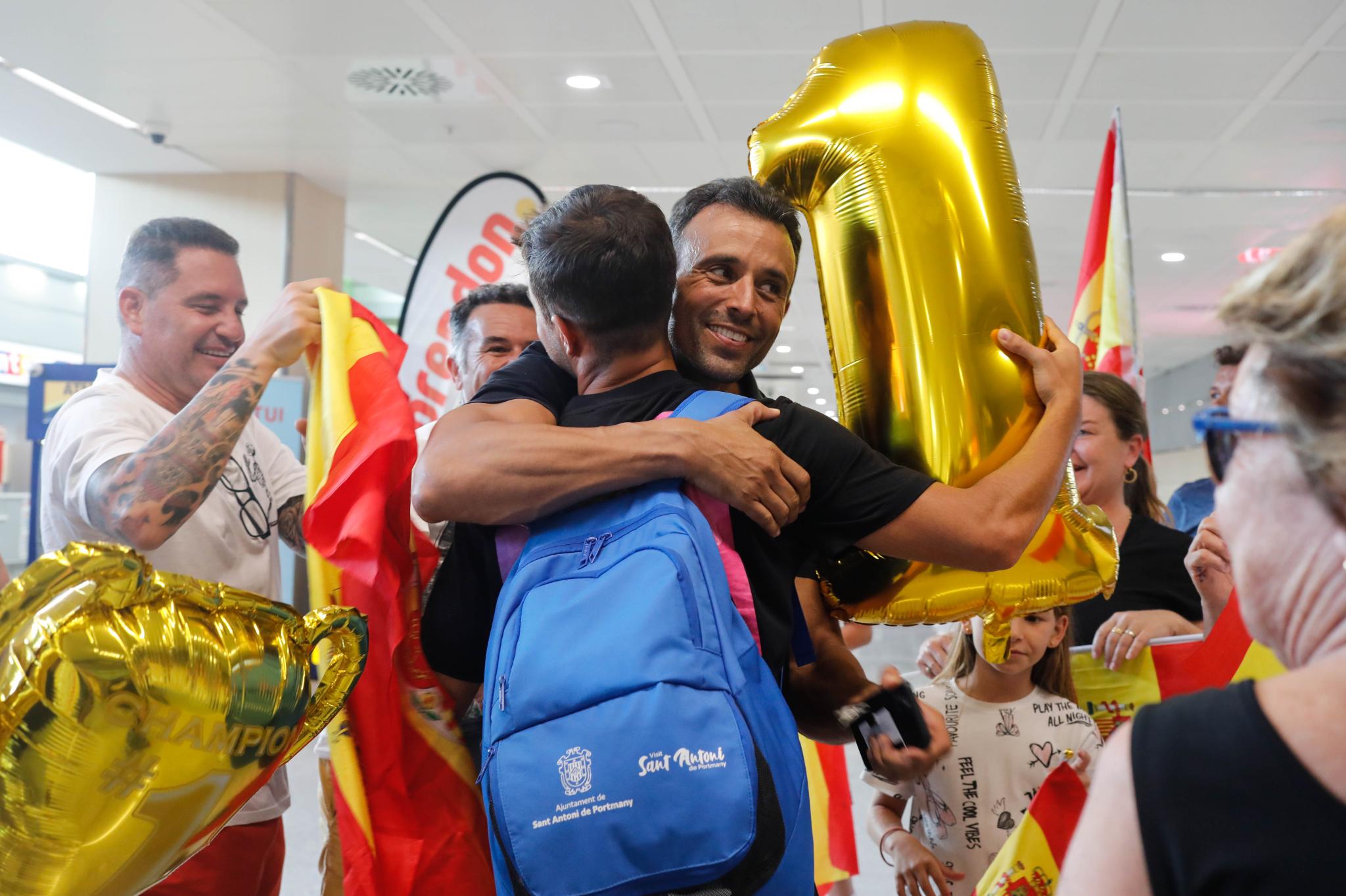 Fotogalería: La llegada de Alejandro Prats a Ibiza, en imágenes
