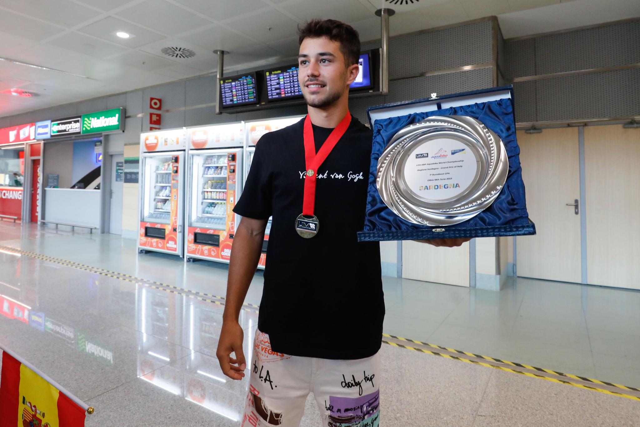 Fotogalería: La llegada de Alejandro Prats a Ibiza, en imágenes