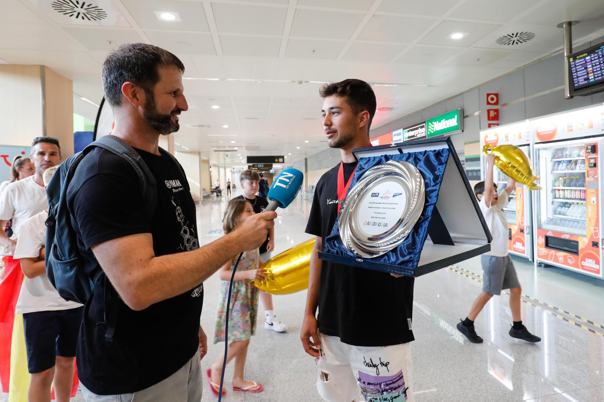 Fotogalería: La llegada de Alejandro Prats a Ibiza, en imágenes