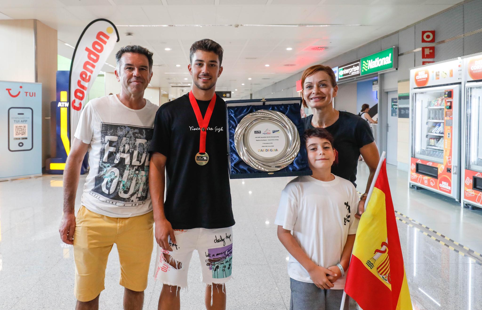 Fotogalería: La llegada de Alejandro Prats a Ibiza, en imágenes