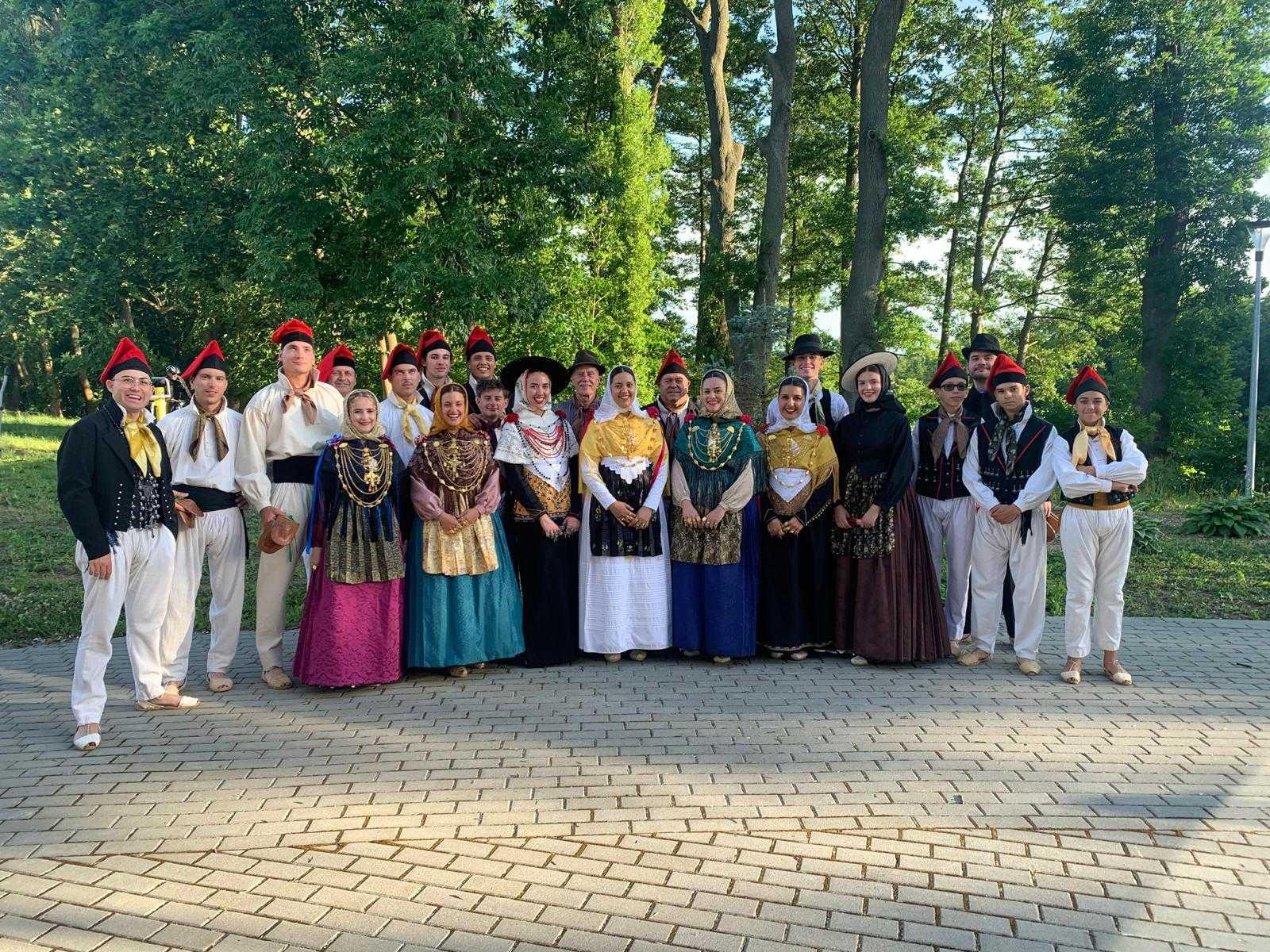 Premian el traje payés en un festival folklórico de Polonia