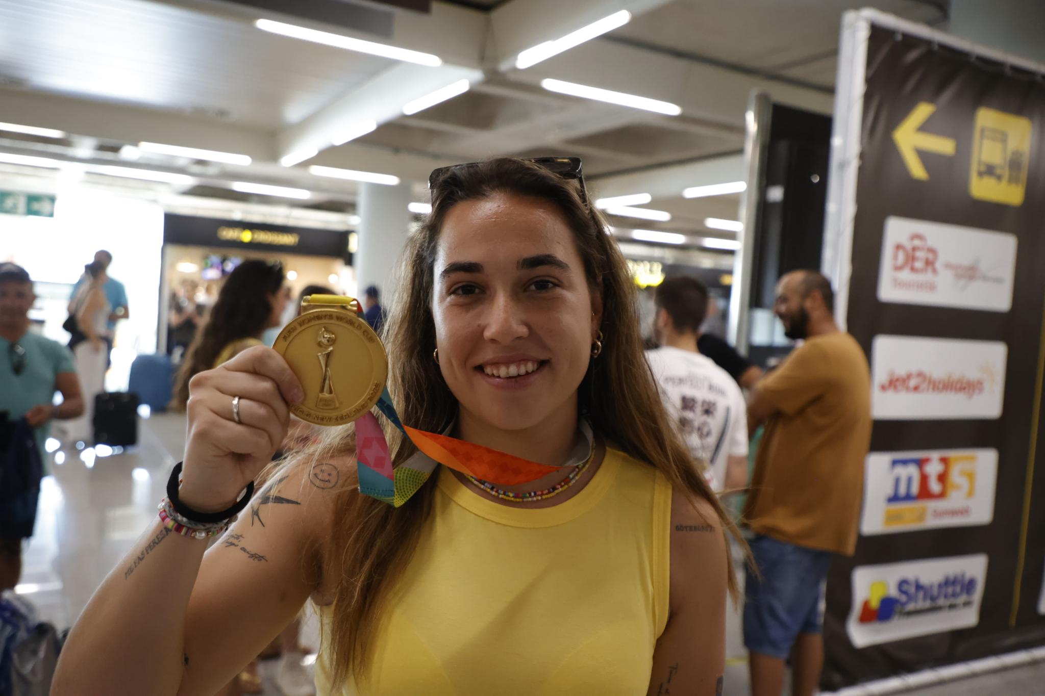 La campeona Cata Coll regresa a Mallorca tras celebrar el Mundial por ...