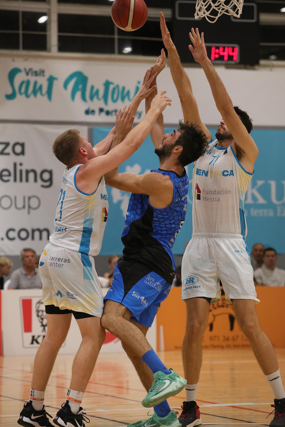 Fotogalería: Partido del Class Bàsquet Sant Antoni contra el Hestia ...