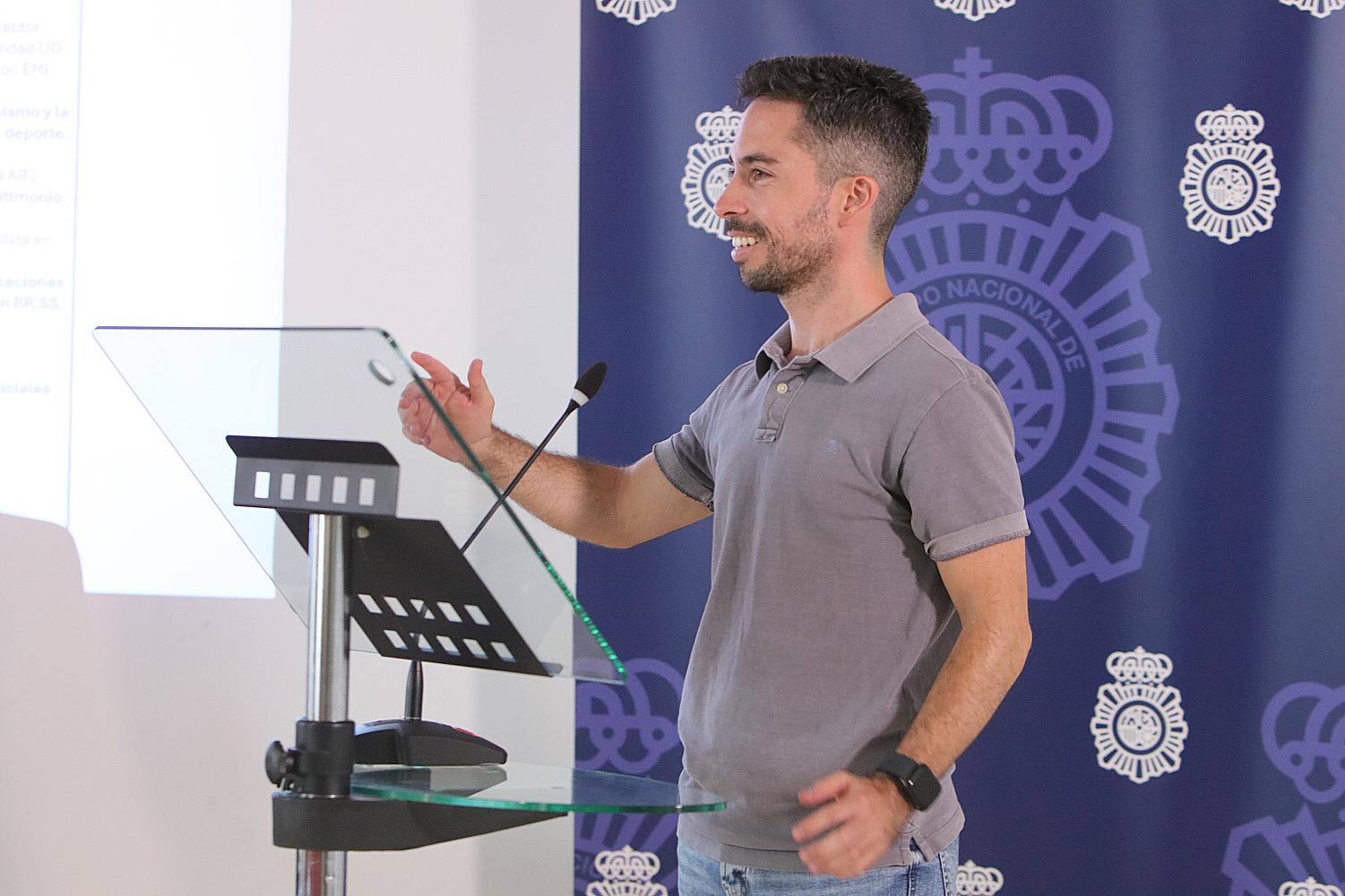 Adrián Moreno: «Cada vez que publicamos algo en redes sociales ...