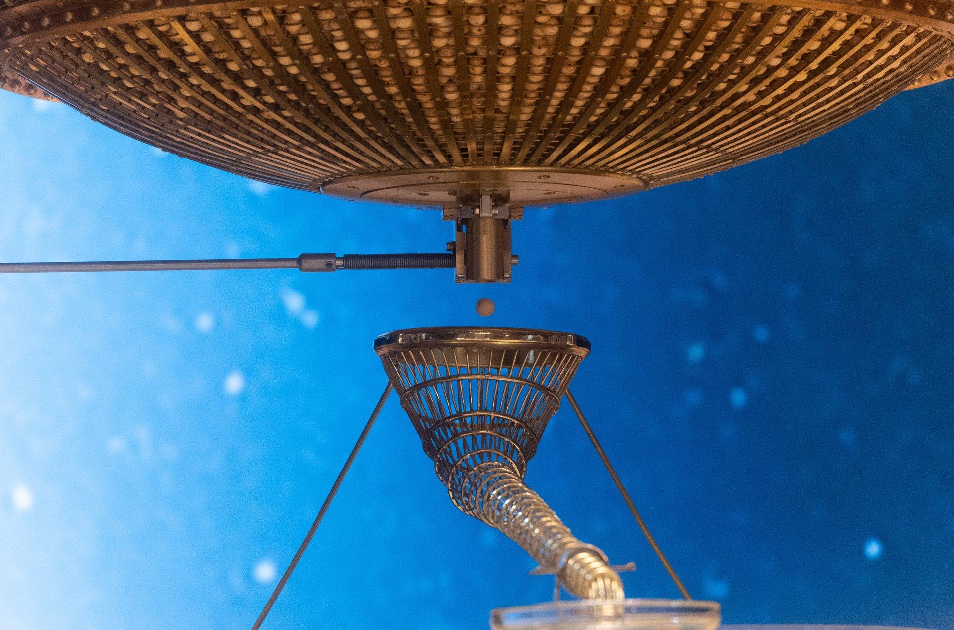 El lotero de Sant Boi que regala lotería a los calvos reparte 6 millones