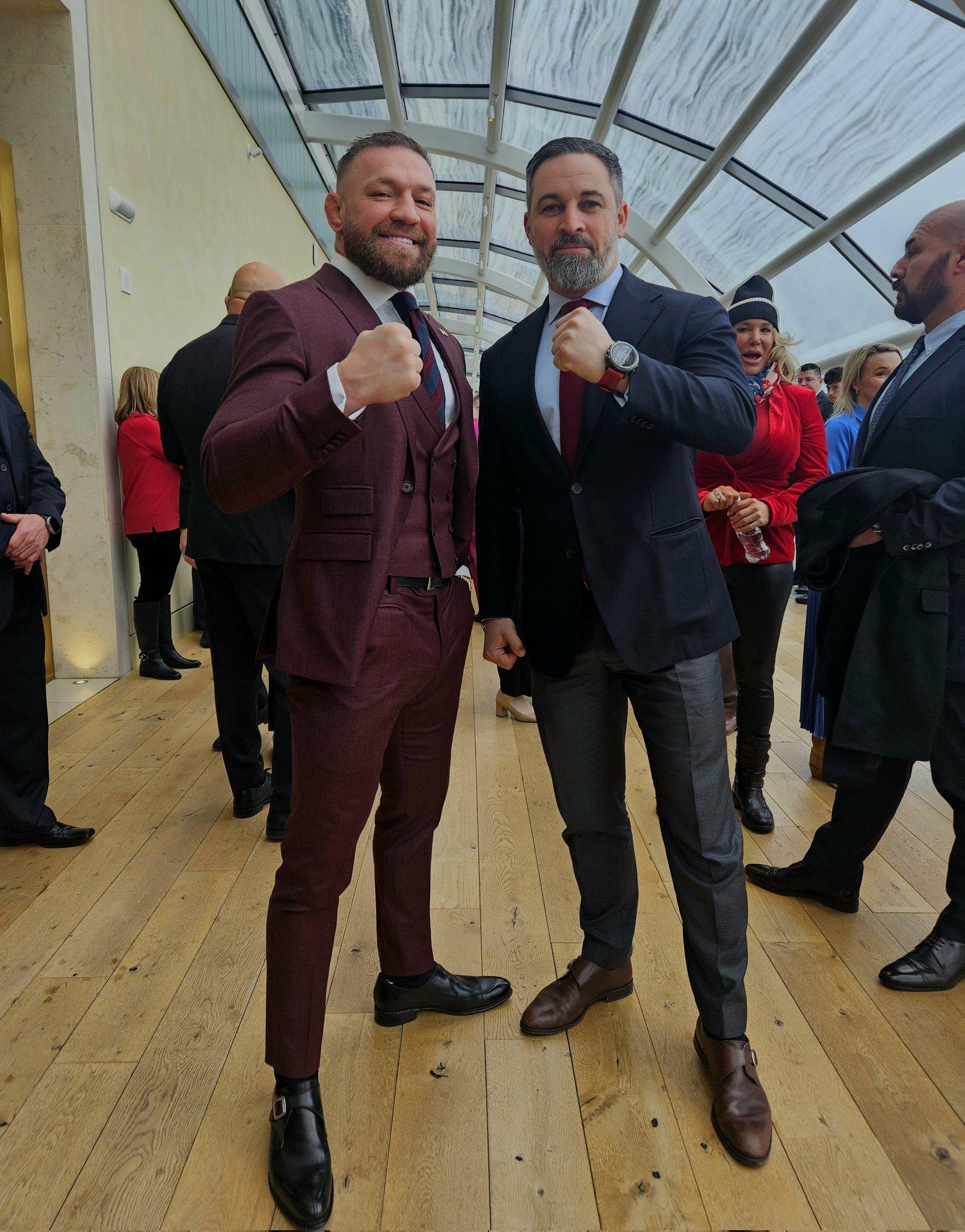 La curiosa imagen entre Abascal y McGregor durante la investidura de Trump