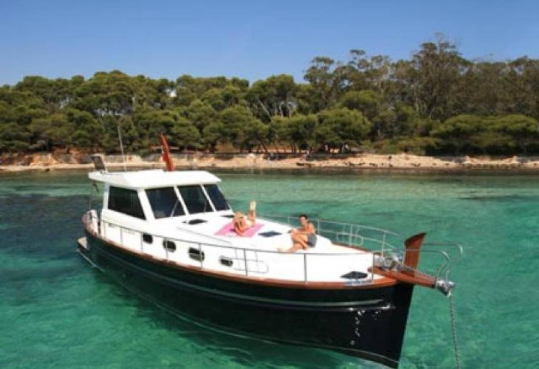 Nina in bed she is a voluptuous MILF with a chill and