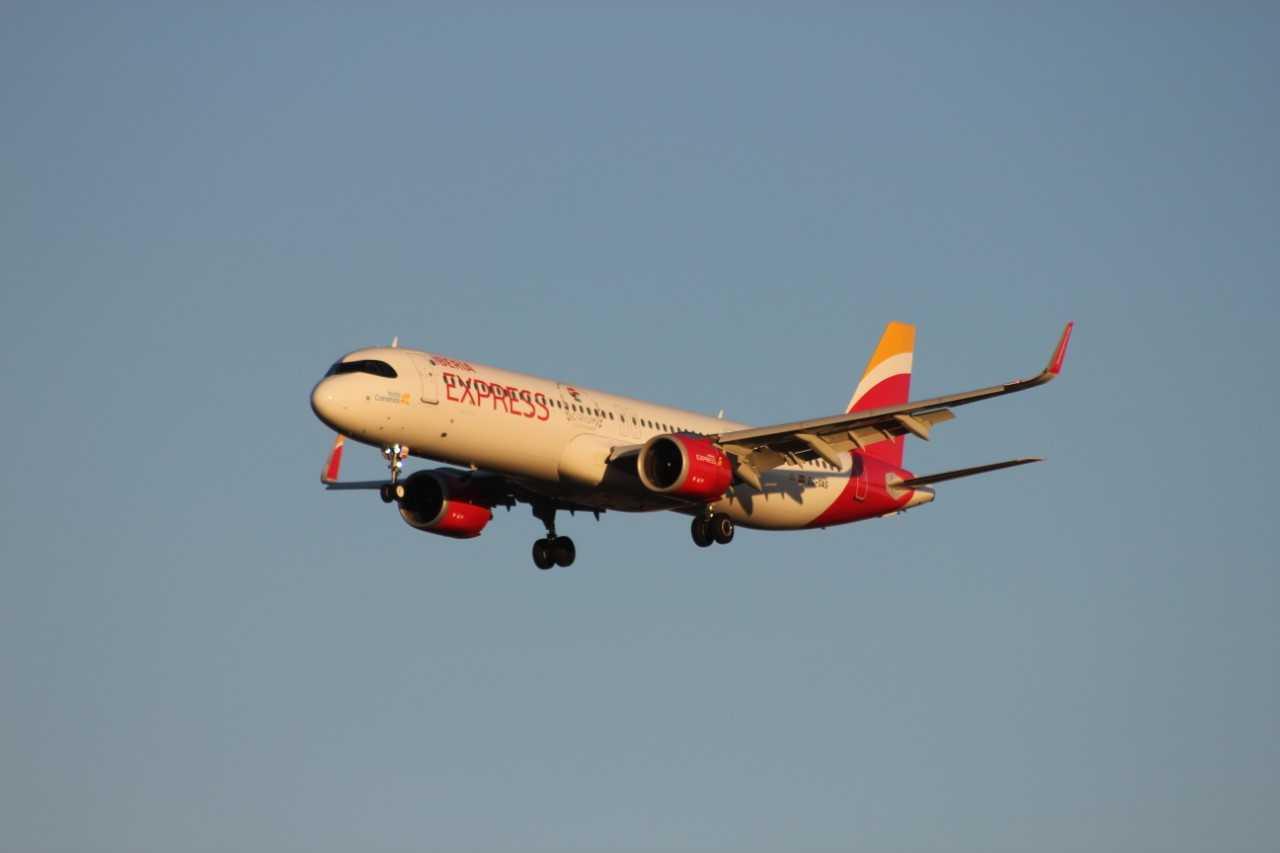 Black Friday: una aerolínea ofrece vuelos a Madrid desde 10 euros