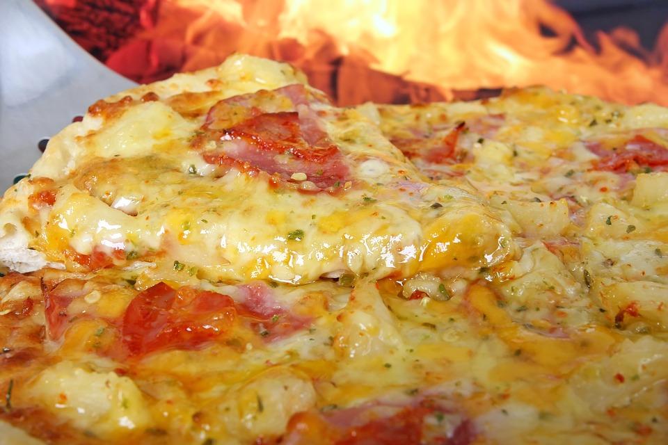 ¿Debe llevar piña la pizza?