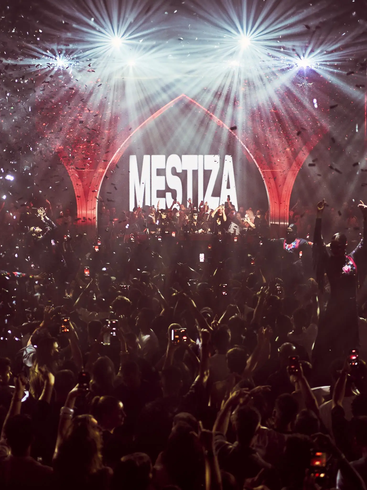 Mestiza e Indira Paganotto afianzan los domingos de Hï Ibiza