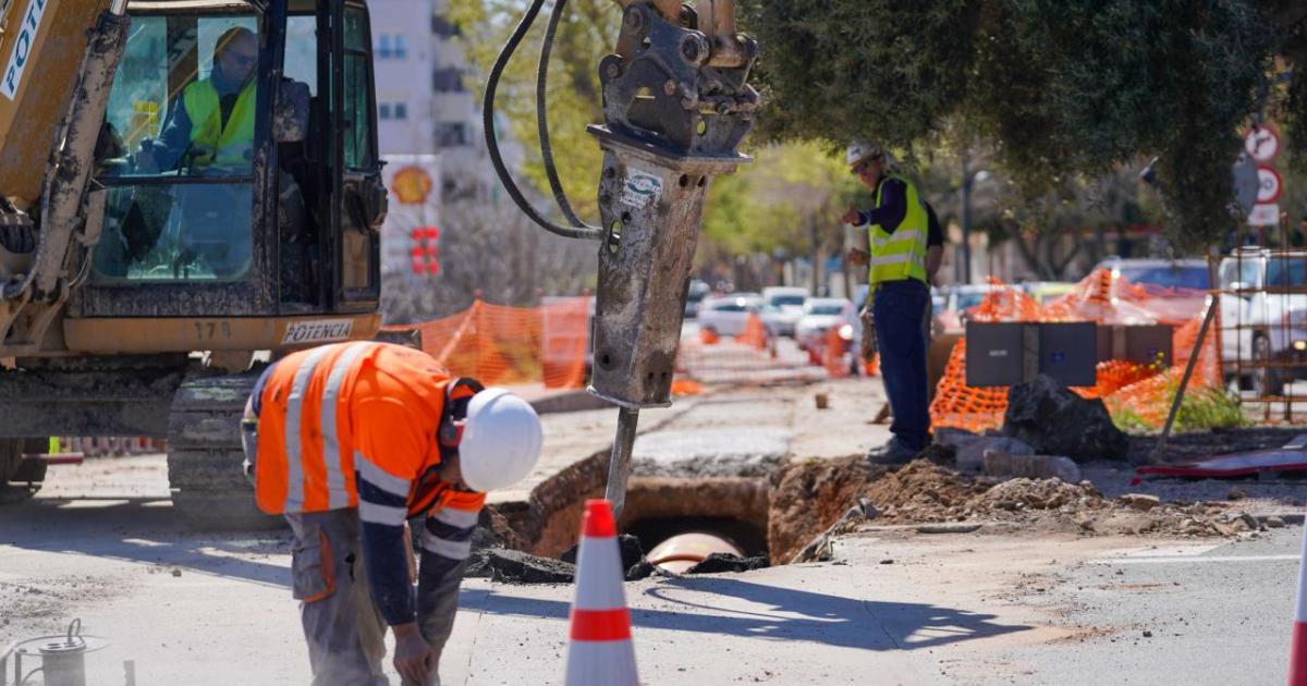 Fotogalería: Colapso circulatorio en los accesos de Ibiza, en imágenes.