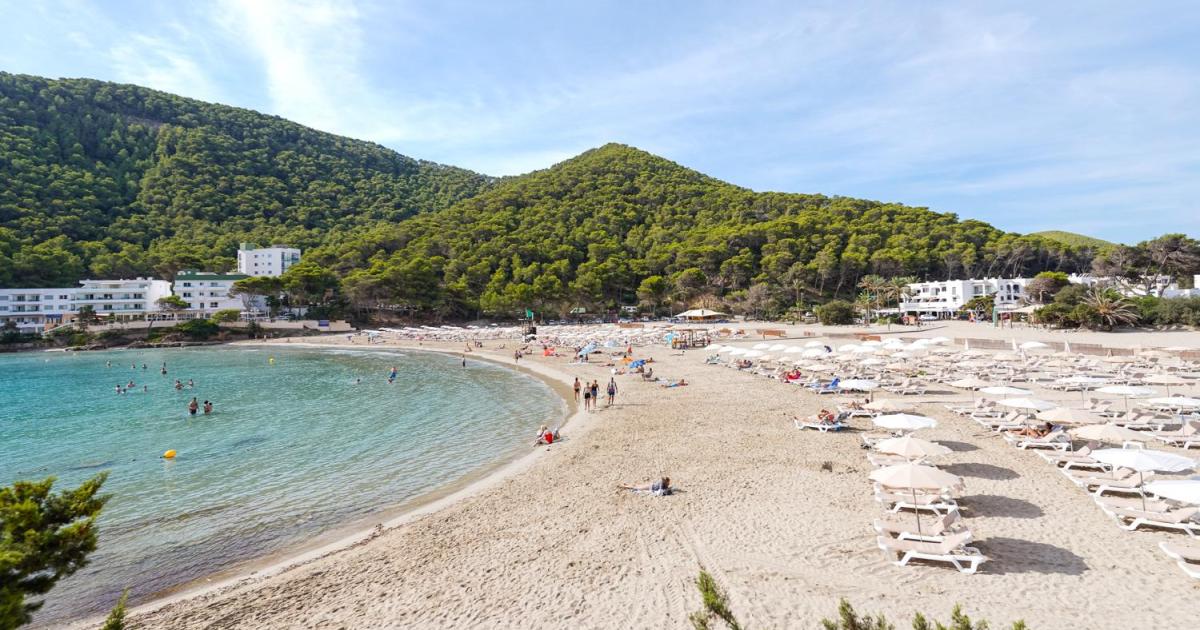 Playas de Ibiza: Cala Llonga