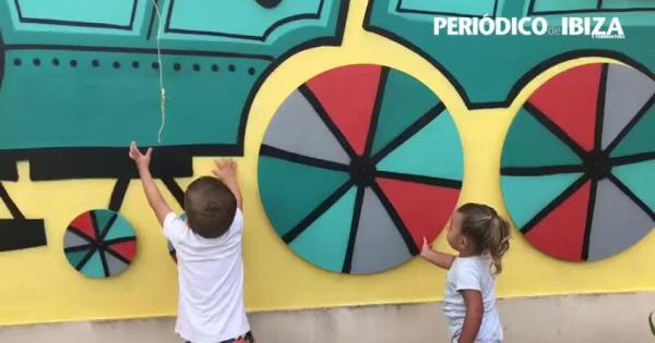 Un mural interactivo para hacer sonreír a los niños pequeños