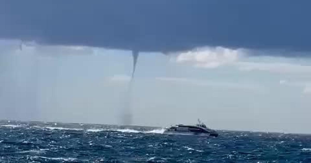 Impresionante ‘cap de fibló' captado entre Ibiza y Formentera