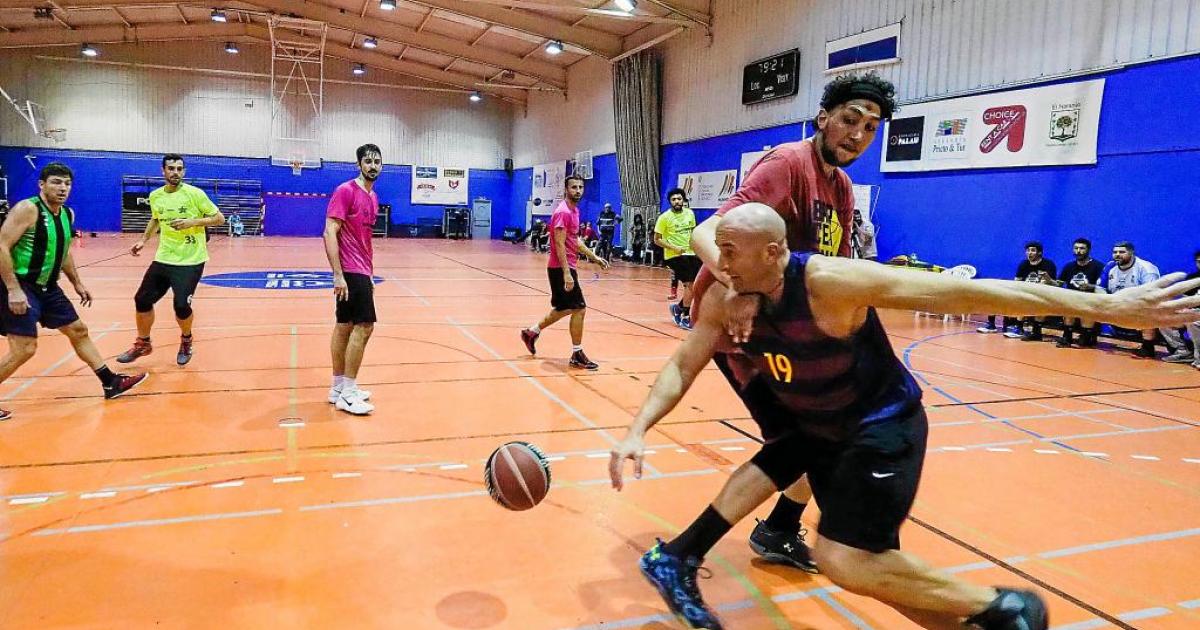 Roger Esteller marca el compás