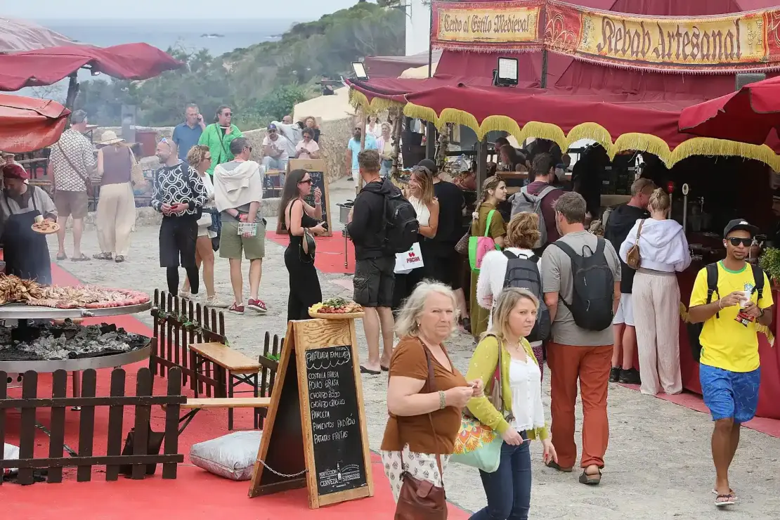 Fotogalería: El primer día de la feria medieval de Ibiza, en imágenes