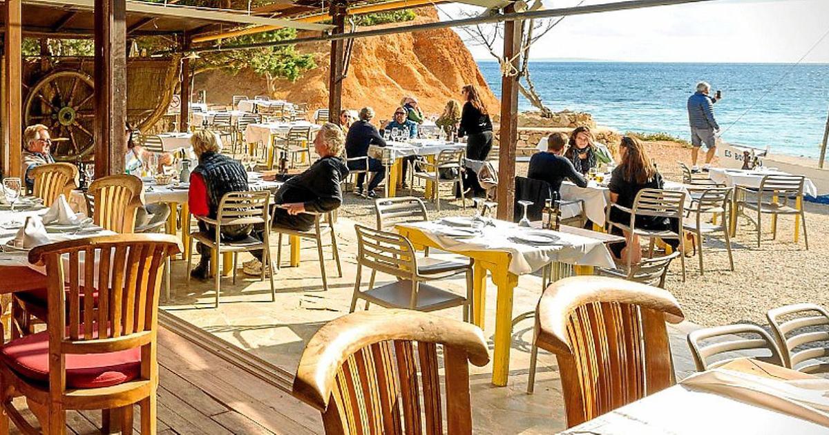 Sa Caleta Restaurant te espera para compartir el sol, la luna y la ...