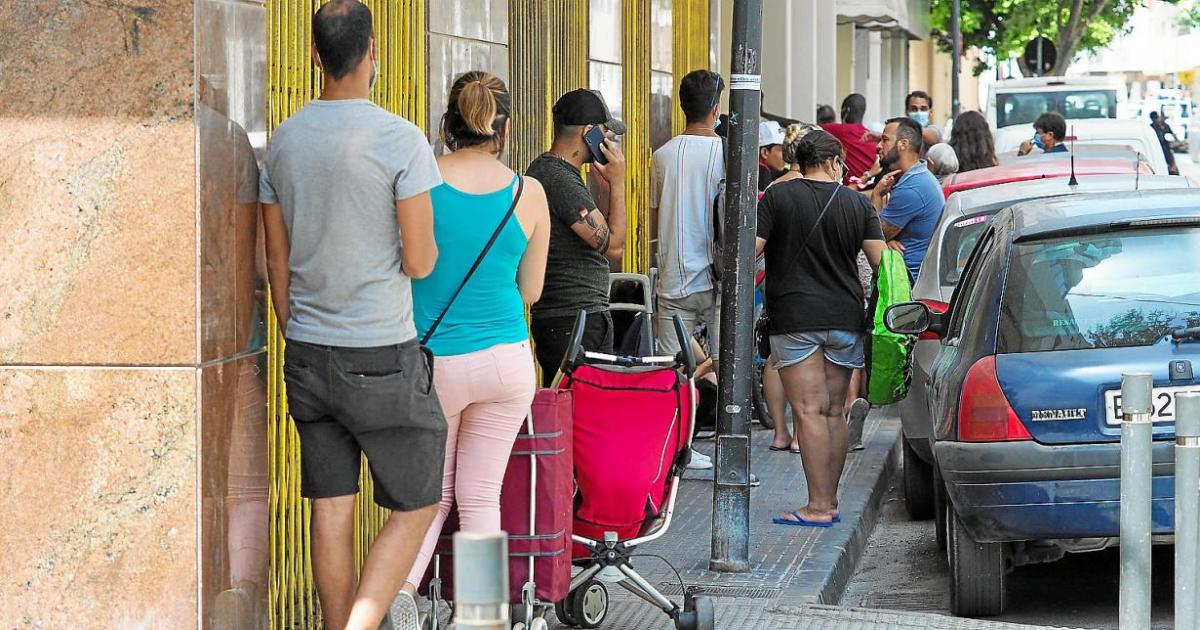 Las ‘colas del hambre’ y el paro siguen creciendo en Ibiza
