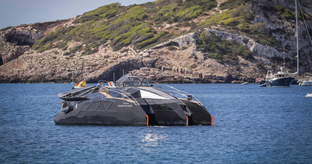 Futuristic Hanstaiger X1, the luxury yacht that resembles a spaceship ...