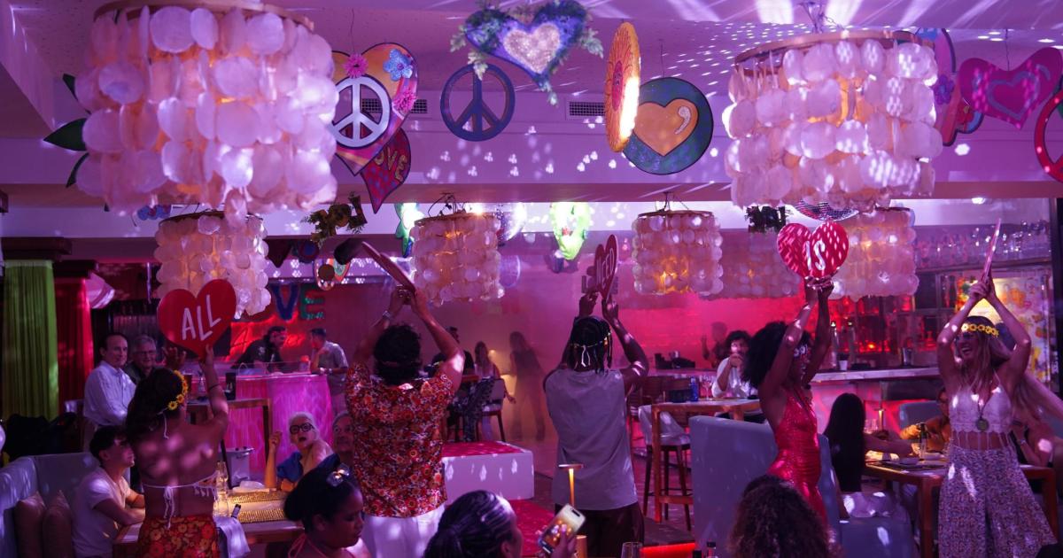 Nassau Beach Club Ibiza celebra 18 años con una gran ‘Flower Night’
