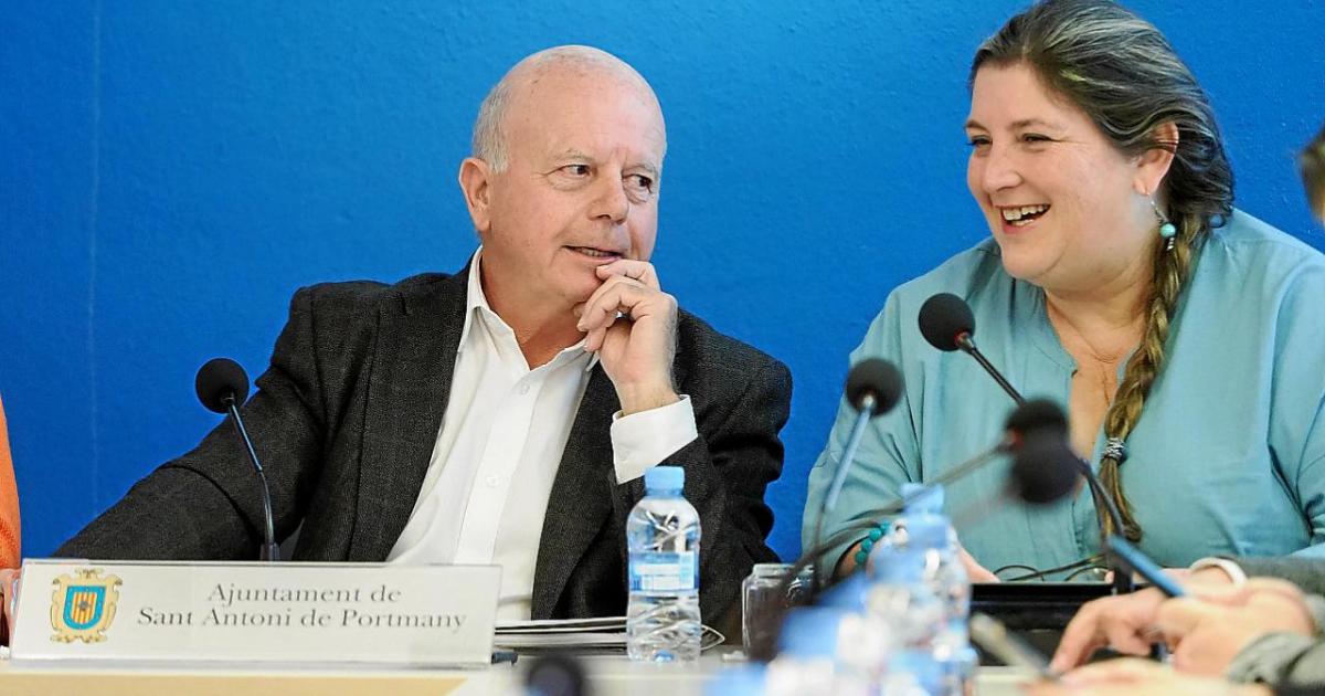 Simón Planells incluye a la tránsfuga Cristina Ribas en su lista electoral